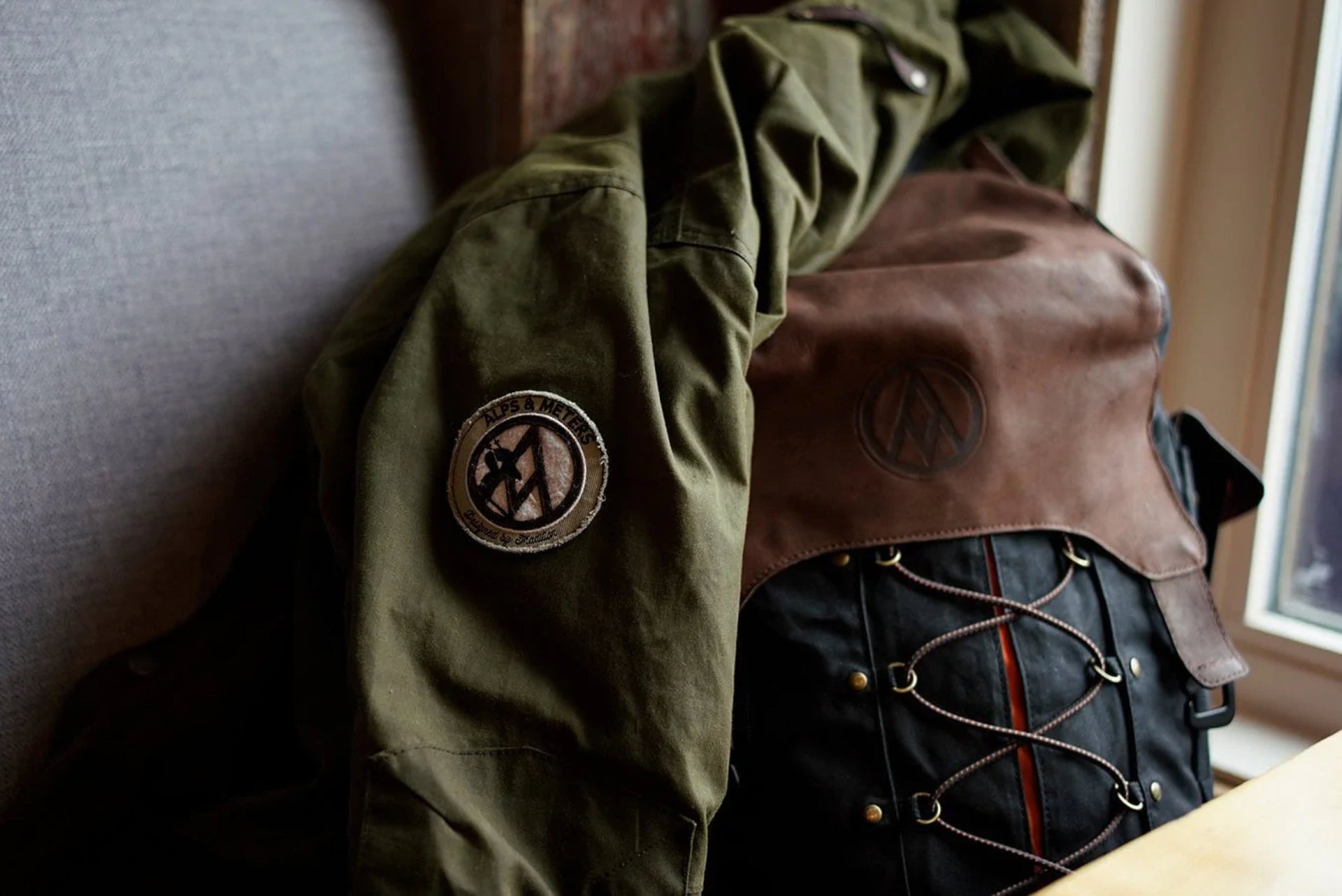 Traditional Waxed Cotton and Leather Ski Pack – Alps & Meters