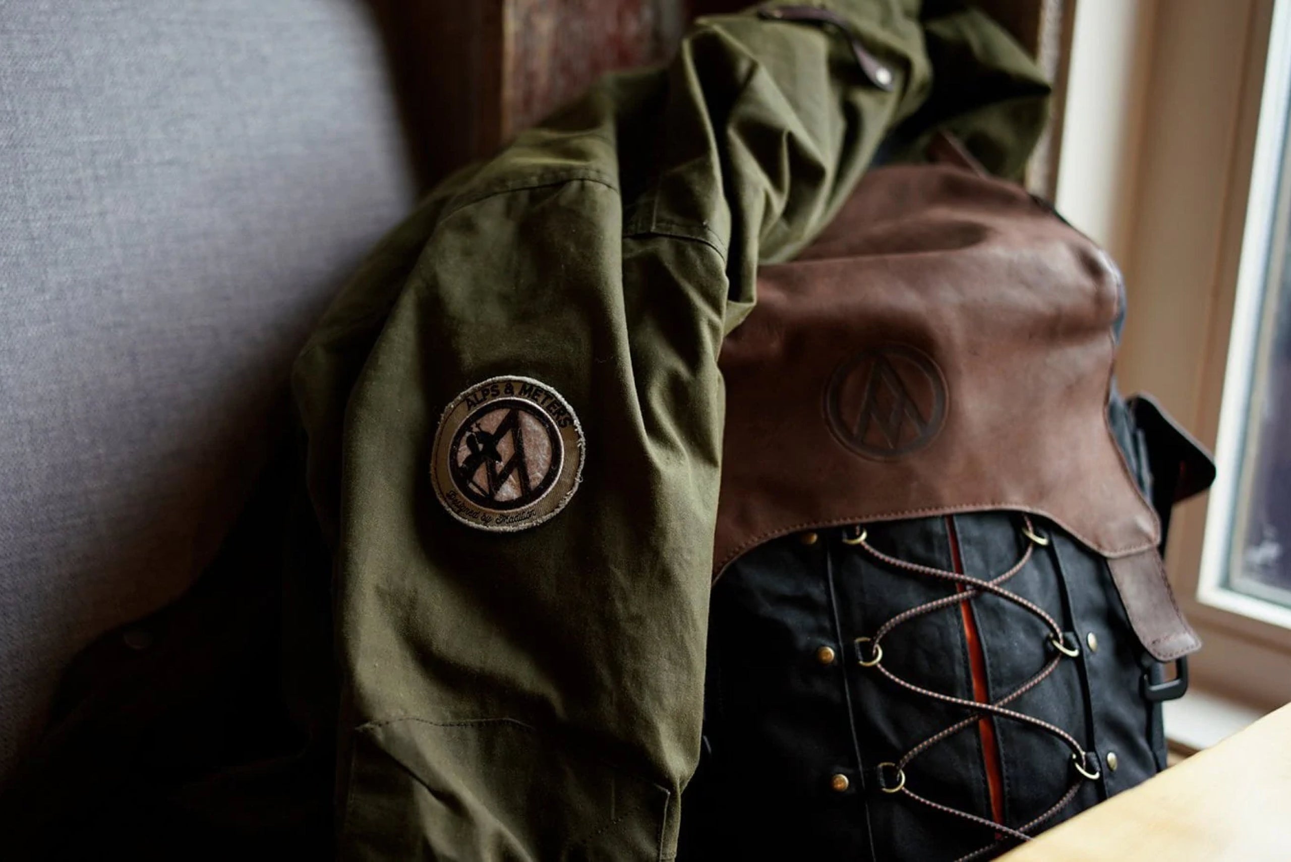 Traditional Waxed Cotton and Leather Ski Pack – Alps & Meters